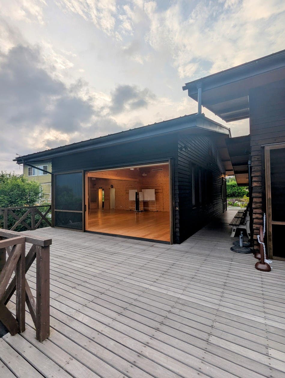 南アルプスの絶景が楽しめる開放的で木のぬくもりが感じられるダンススタジオ。床暖房完備。無料駐車場有り。ビジネスユースにも。の写真20