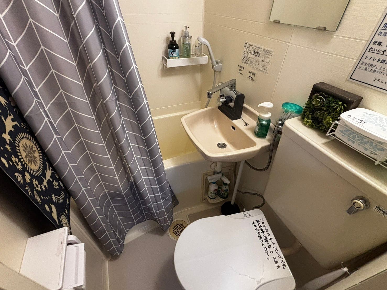 シャワー　《無料オプション》　ヘアシャンプー有り・ボディシャンプー有り。の画像1