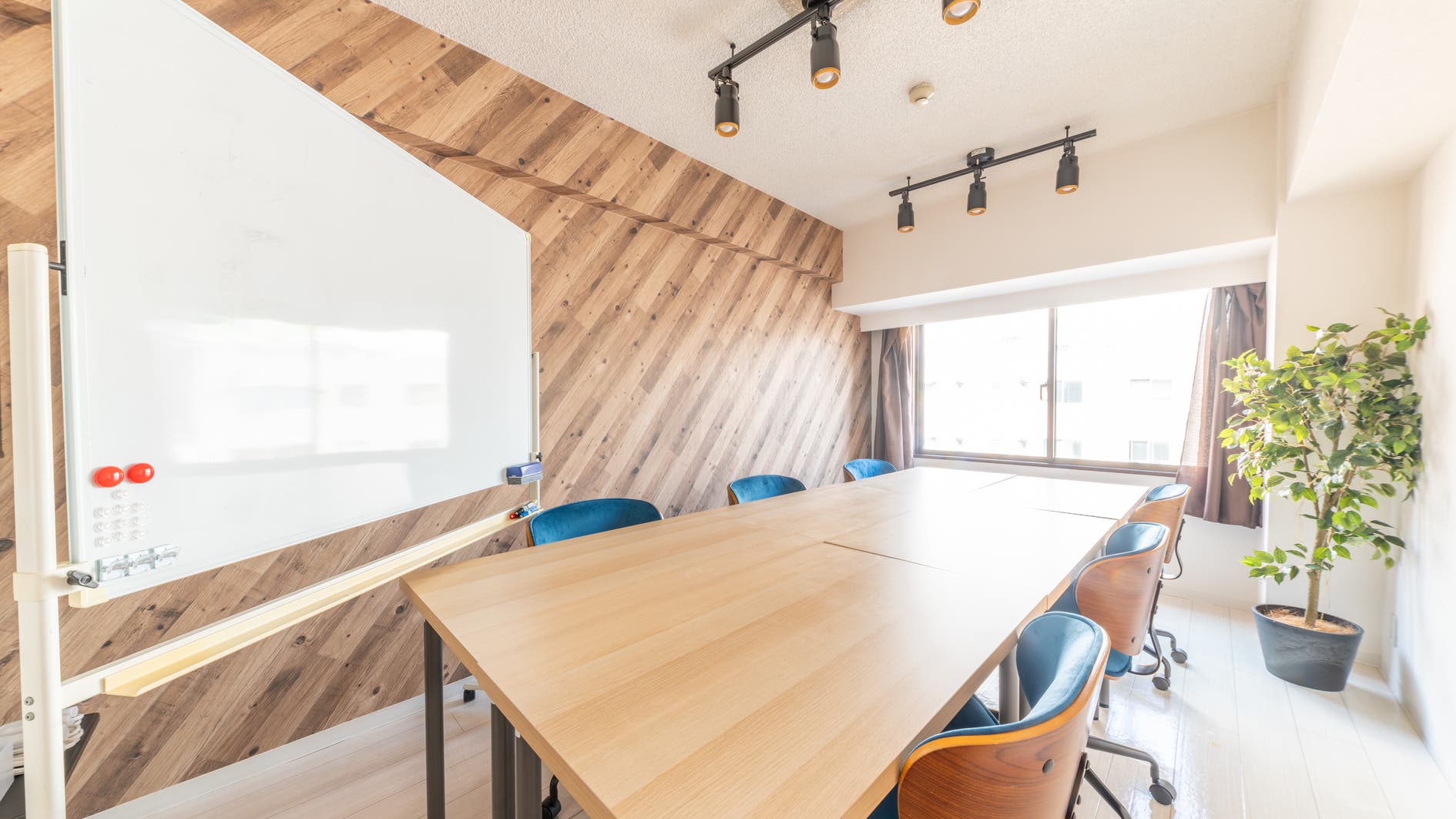 スペモ🧑🏻‍💻NURO光 高速WIFI💻️新大阪駅1分❗️会議💻ワークショップ👨‍🏫撮影🎥653_NEXTAKE会議室新大阪の写真1