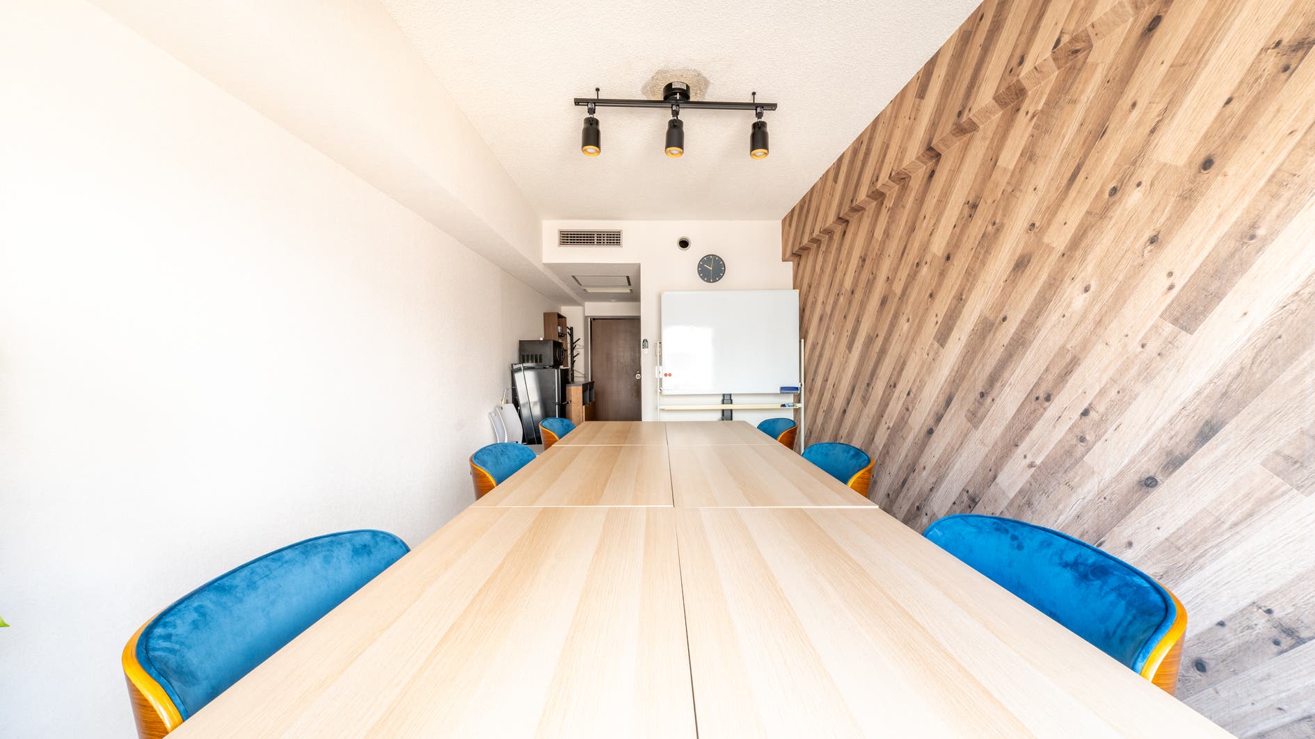 スペモ🧑🏻‍💻NURO光 高速WIFI💻️新大阪駅1分❗️会議💻ワークショップ👨‍🏫撮影🎥653_NEXTAKE会議室新大阪の写真18