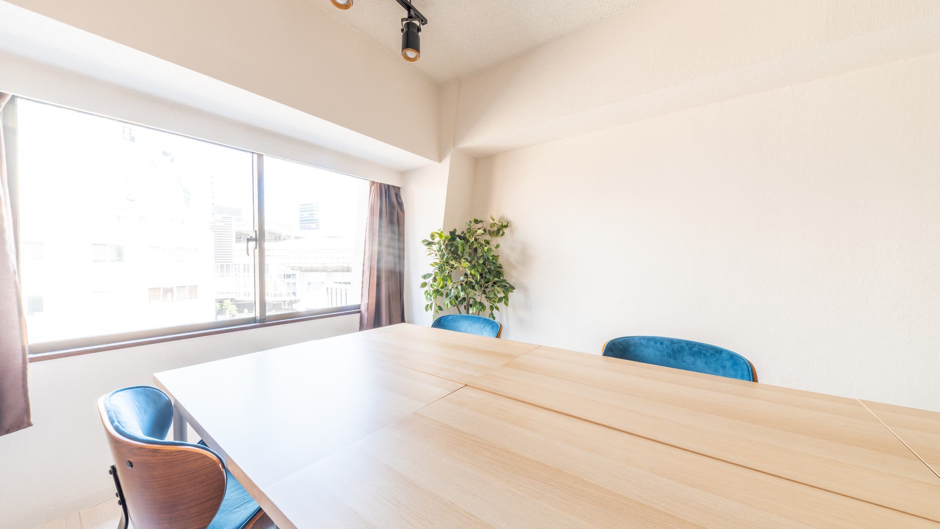 スペモ🧑🏻‍💻NURO光 高速WIFI💻️新大阪駅1分❗️会議💻ワークショップ👨‍🏫撮影🎥653_NEXTAKE会議室新大阪の写真15