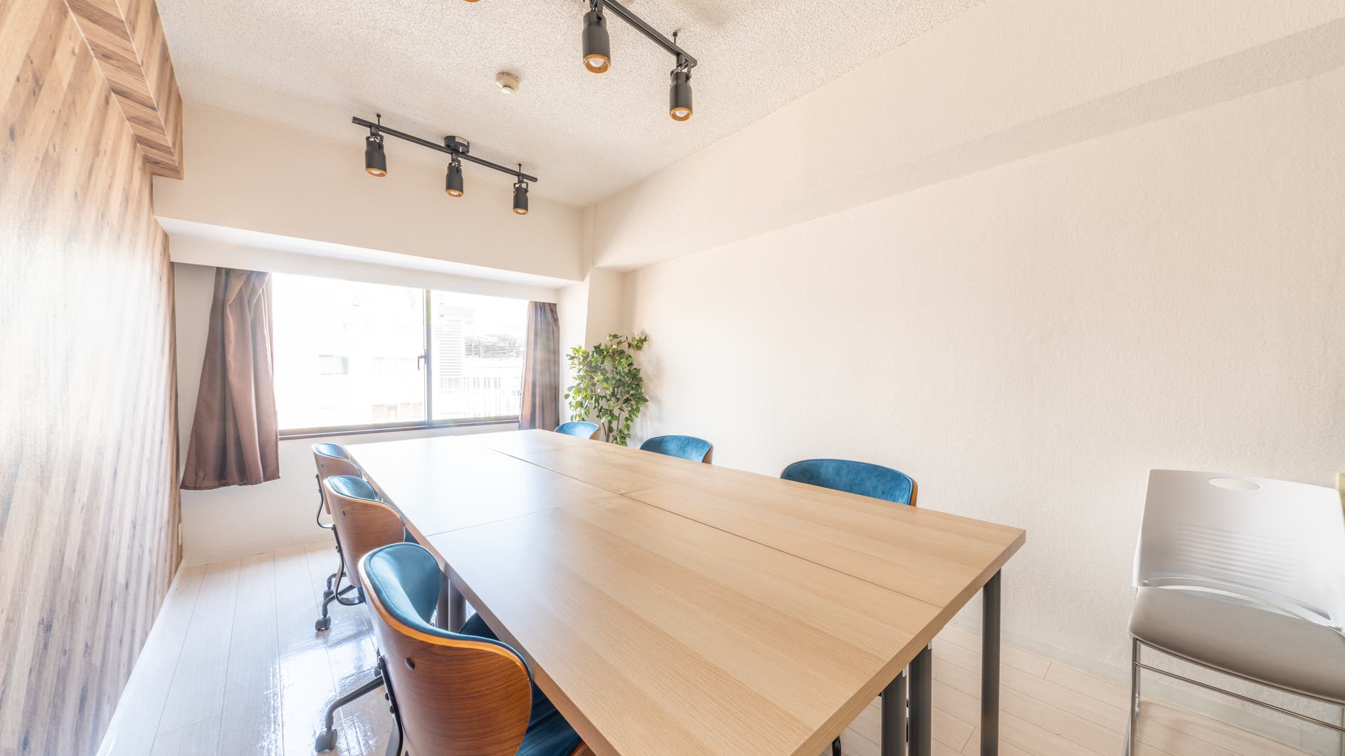 スペモ🧑🏻‍💻NURO光 高速WIFI💻️新大阪駅1分❗️会議💻ワークショップ👨‍🏫撮影🎥653_NEXTAKE会議室新大阪の写真13