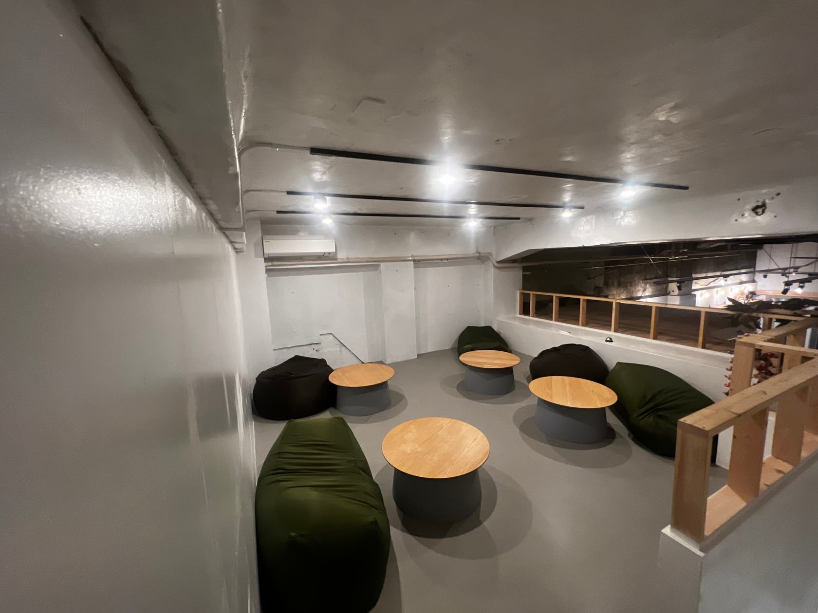 【商店街の路面店】団体利用で大人気のおしゃれで広いカフェスペース！  ツアーの休憩所、懇親会会場などにおすすめ！の写真2