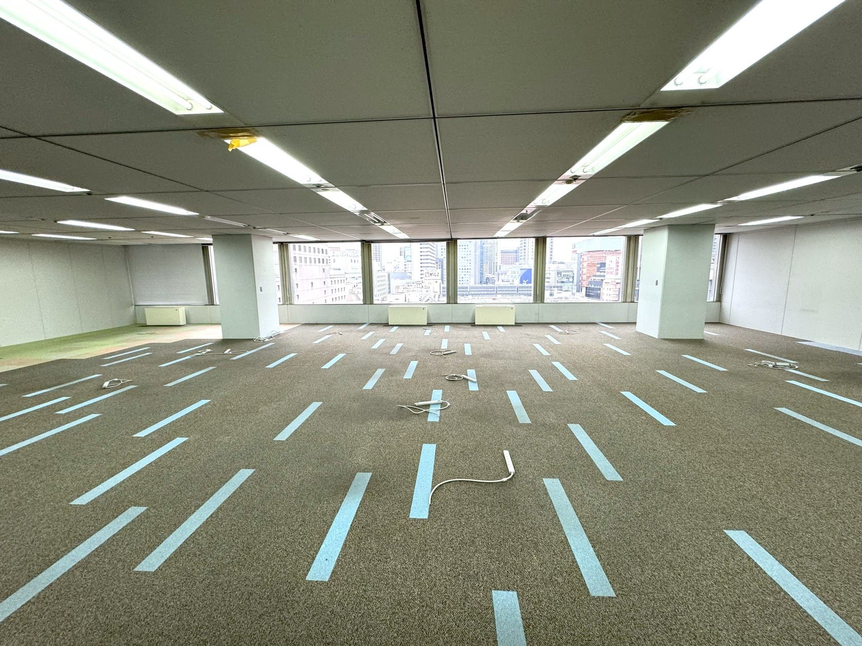 ☆NEW☆【梅田駅直結/阪急ターミナルビル内】無料備品多数！会議・研修・試験会場・WEBセミナー【B会議室】の写真15