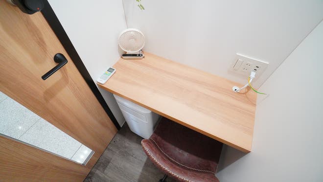 <SoloWork新大阪東口No.1>日曜営業開始!完全個室ワークブース💼Wi-Fi📶電源🔌テレワーク/ZOOM/自習の写真1