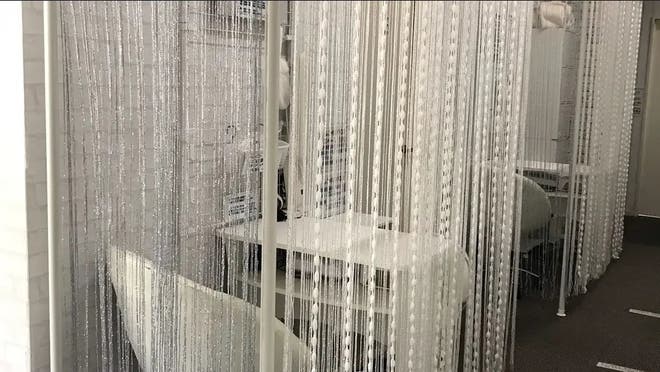 【なんば各駅近】🌟770円/h・3,300円/日【A席(奥側)】🌟備品・消耗品充実🌟💗ネイル💗レンタル💗シェア💗の写真1