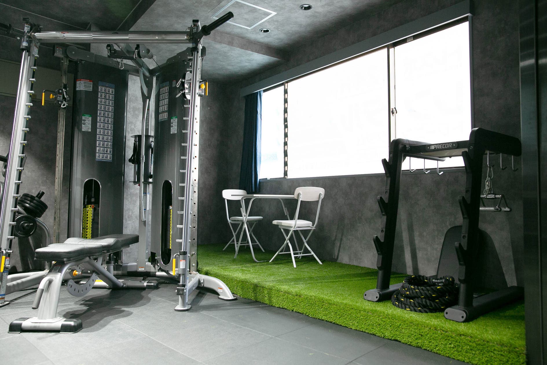 【大井町駅徒歩5分】PRECOR社製豪華業務用マシン完備！ビル１フロア完全貸切！バイクやバトルロープの有酸素運動もOKの写真4