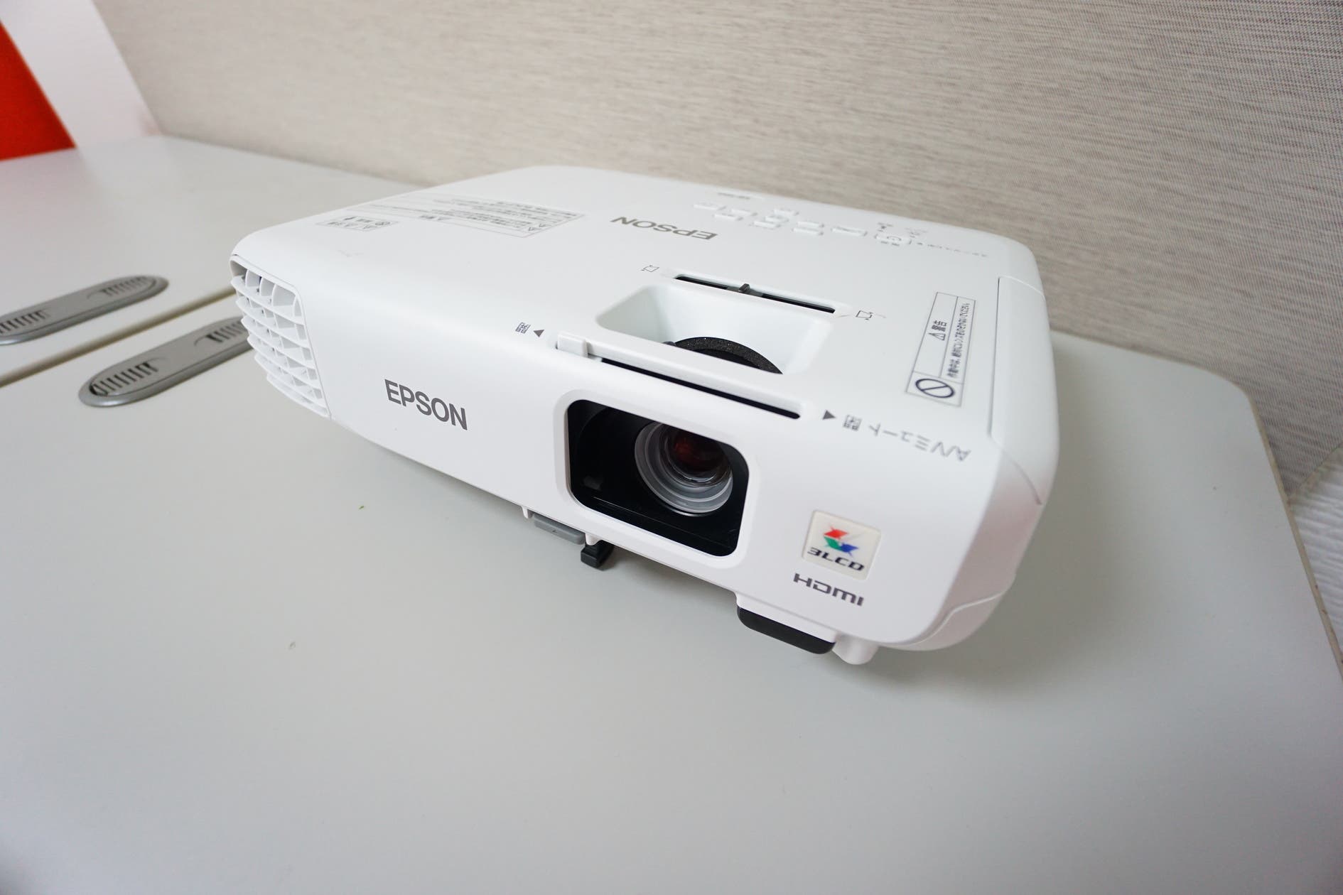 ＜写話室赤坂＞【オープニングキャンペーン✨】赤坂駅徒歩1分🚃完全個室✨Wi-Fi📶プロジェクタ🎥背景布/三脚/リングライトあり💡の写真9