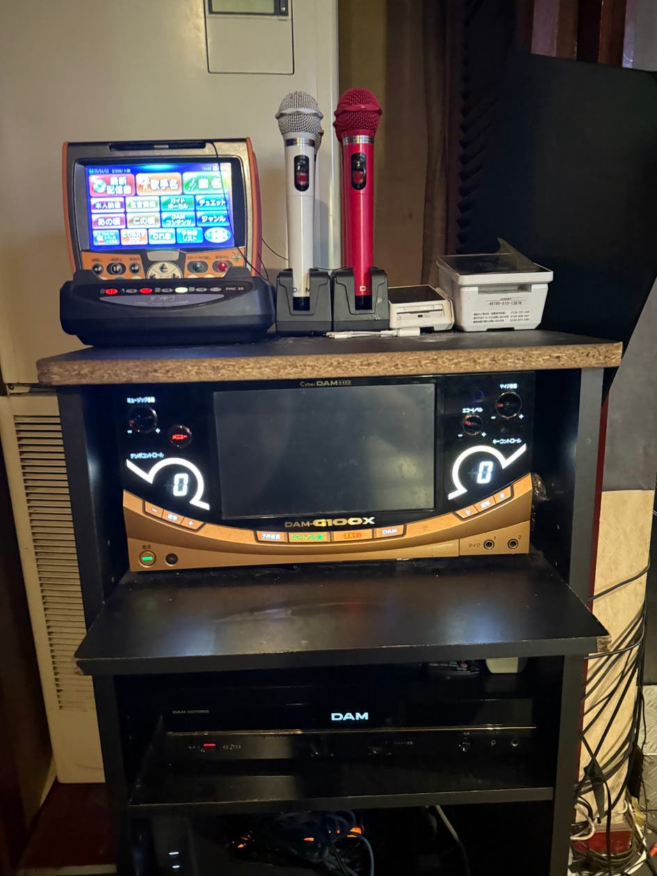 歌舞伎町バッティングセンター近くのBARの写真8