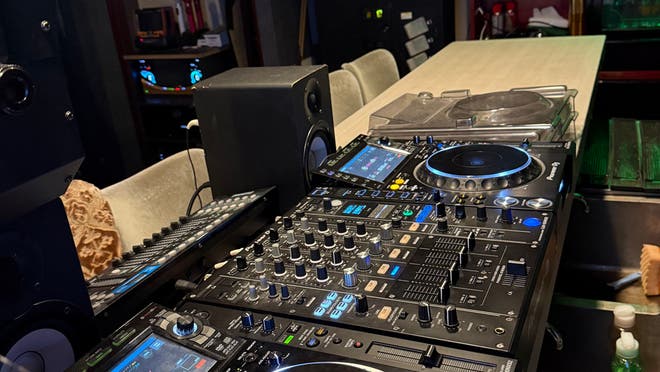 歌舞伎町バッティングセンター近くのBARの写真6