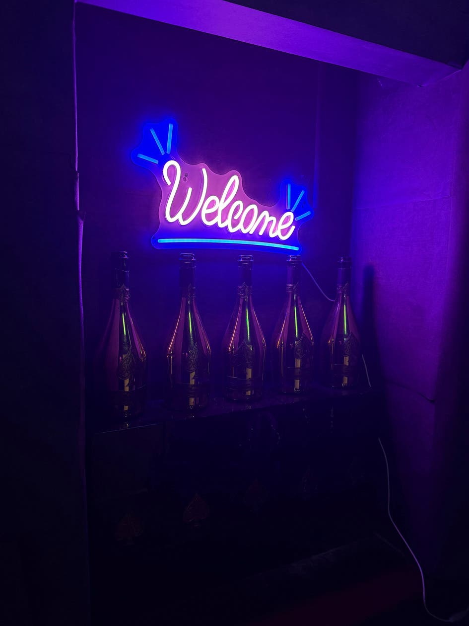 歌舞伎町バッティングセンター近くのBARの写真4