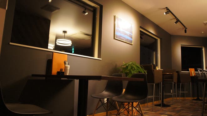 淡路島の淡路市の中心地にある元BAR店舗のレンタルスペースの写真1