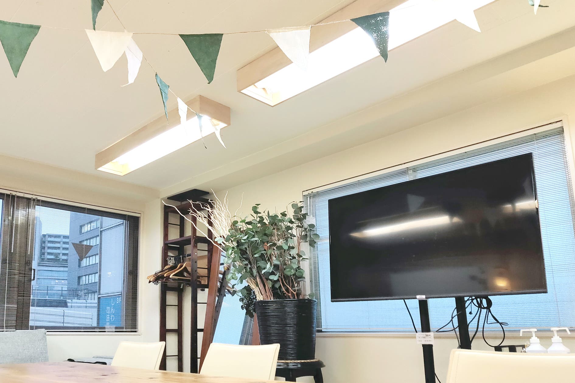 🎄JR飯田橋駅5分｜少人数会議室/飲み会･ゲーム/自然光撮影｜Wi-Fi･スマートTVの写真1