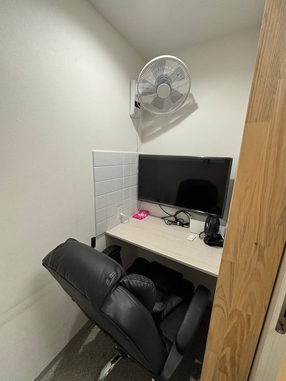 【フォーカスオン心斎橋店②号室】駅近★モニター完備/広々リクライニングチェアー/完全個室/防音仕様/24H/設備＆電源充実の写真4
