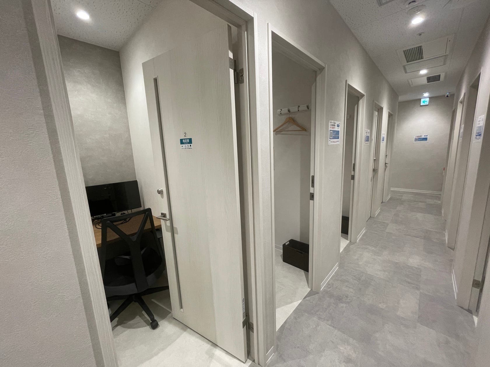 【京都河原町駅から徒歩１分】モニター・ウォーターサーバーあり！1名個室（ブース3）※予約時間前は入室不可の写真2