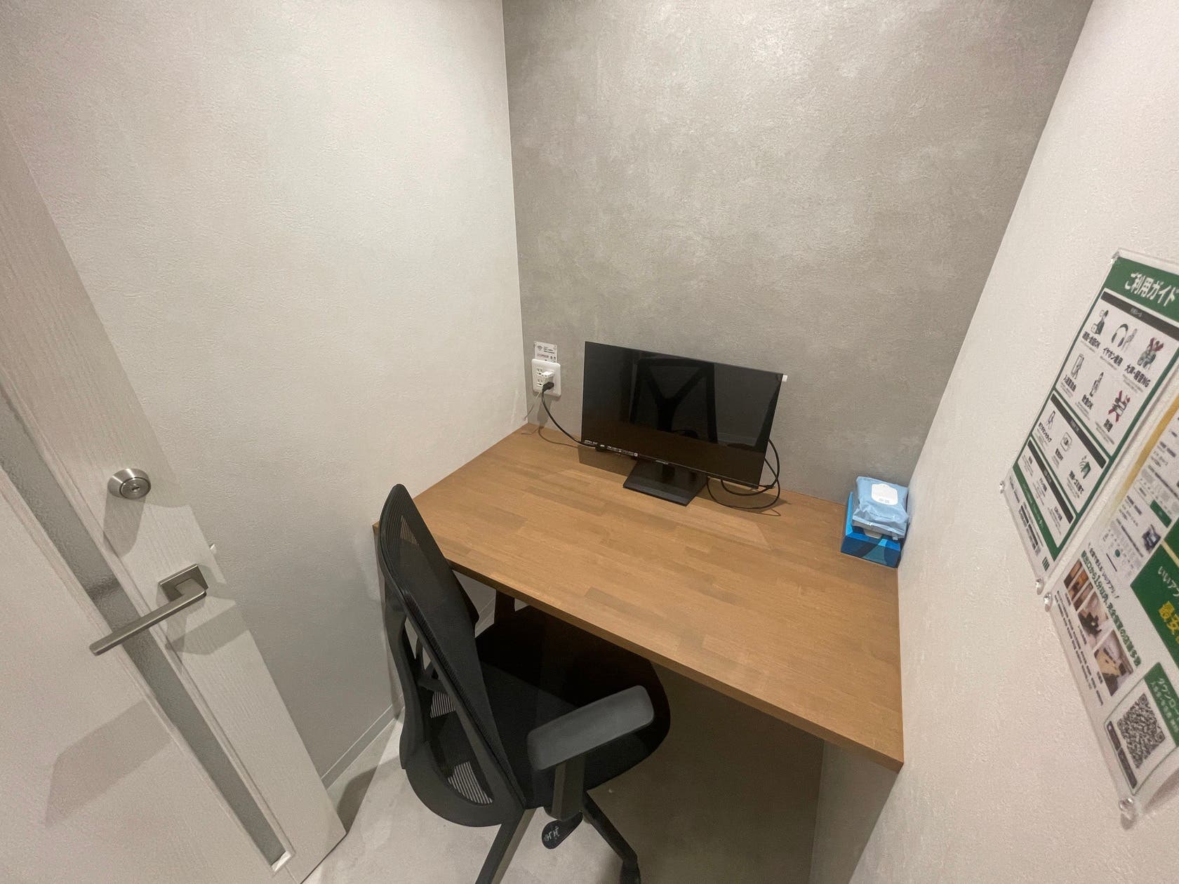 【京都河原町駅から徒歩１分】モニター・ウォーターサーバーあり！1名個室（ブース4）※予約時間前は入室不可の写真1