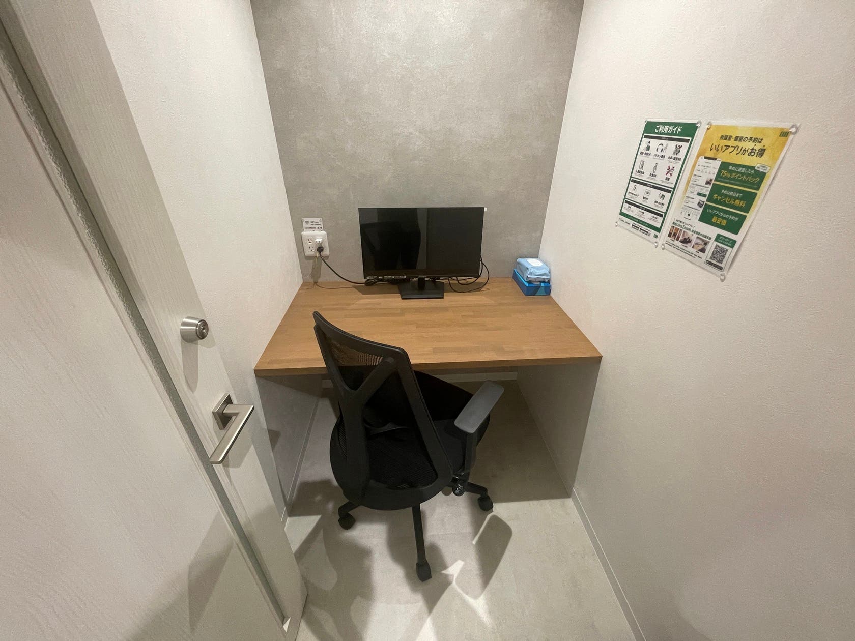 【京都河原町駅から徒歩１分】モニター・ウォーターサーバーあり！1名個室（ブース20）※予約時間前は入室不可の写真3