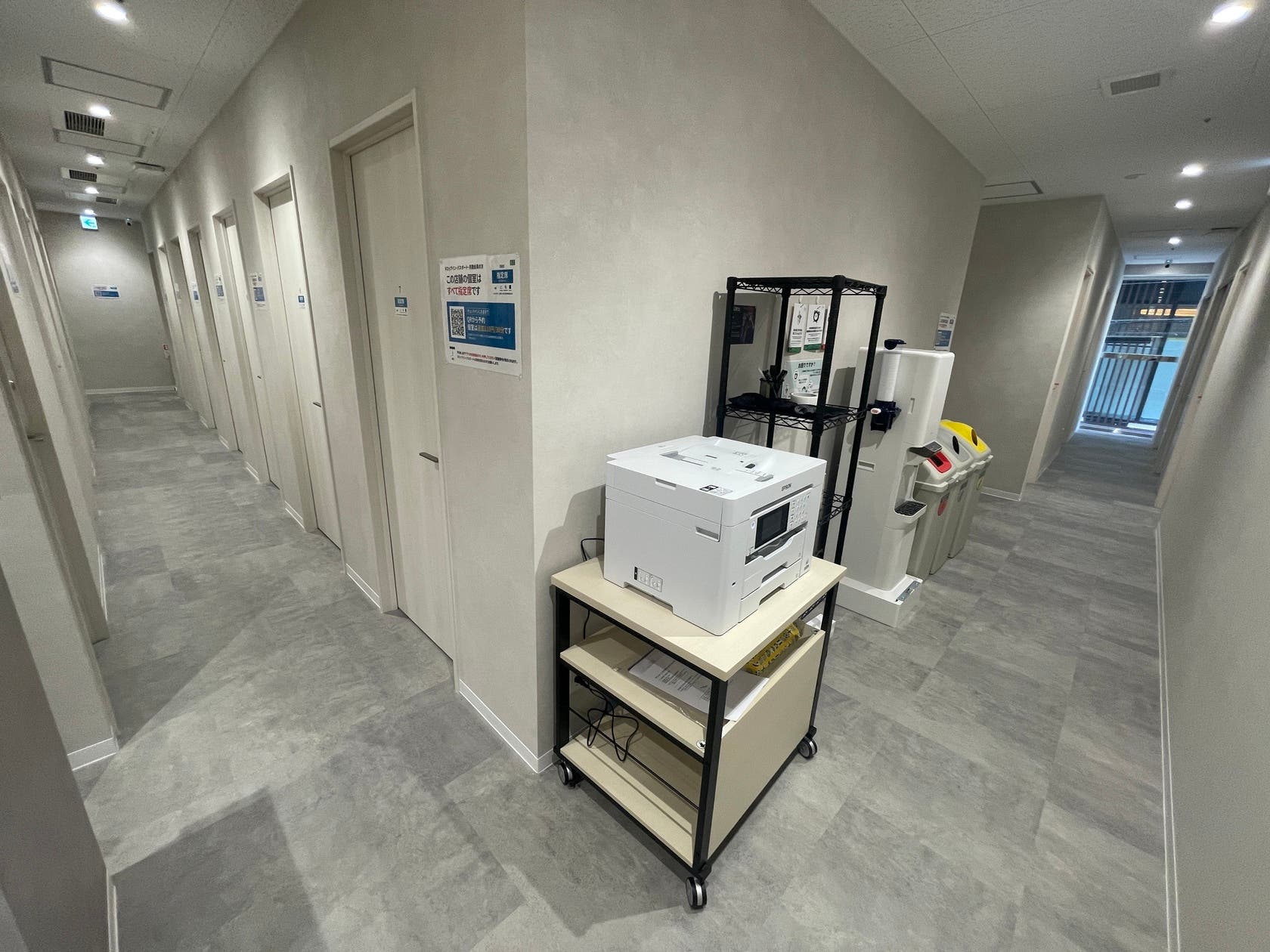 【京都河原町駅から徒歩１分】モニター・ウォーターサーバーあり！4名会議室（Room C）※予約時間前は入室不可の写真4