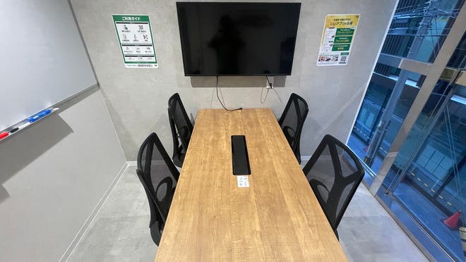 【京都河原町駅から徒歩1分】モニター・ウォーターサーバーあり!4名会議室(Room D)※予約時間前は入室不可の写真2