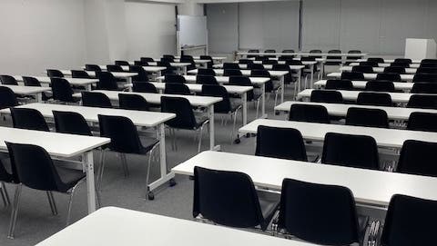 【関内駅徒歩1分】160名収容/160㎡/低価格でコスパ良好/実績多数/高速Wi-Fi/PJ/マイク/スクリーン等備品全て無料の写真10