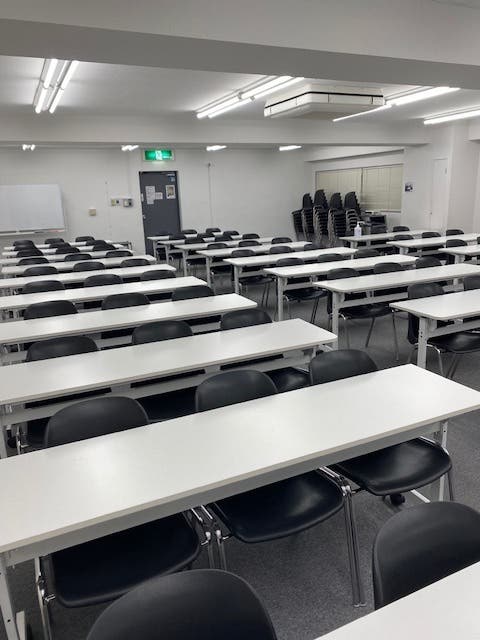 【関内駅徒歩1分】160名収容/160㎡/低価格でコスパ良好/実績多数/高速Wi-Fi/PJ/マイク/スクリーン等備品全て無料の写真12