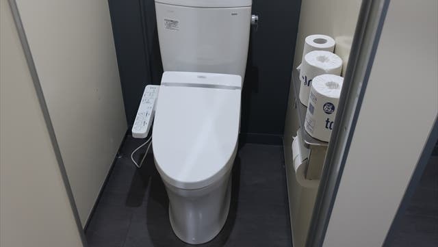 【関内駅徒歩1分】160名収容/160㎡/低価格でコスパ良好/実績多数/高速Wi-Fi/PJ/マイク/スクリーン等備品全て無料の写真30