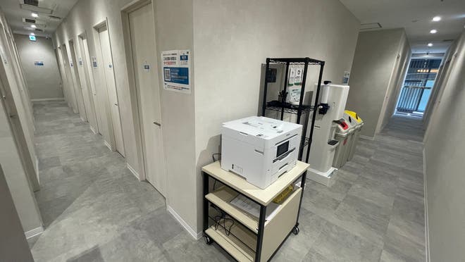 【京都河原町駅から徒歩1分】モニター・ウォーターサーバーあり!6名会議室(Room B)※予約時間前は入室不可の写真4