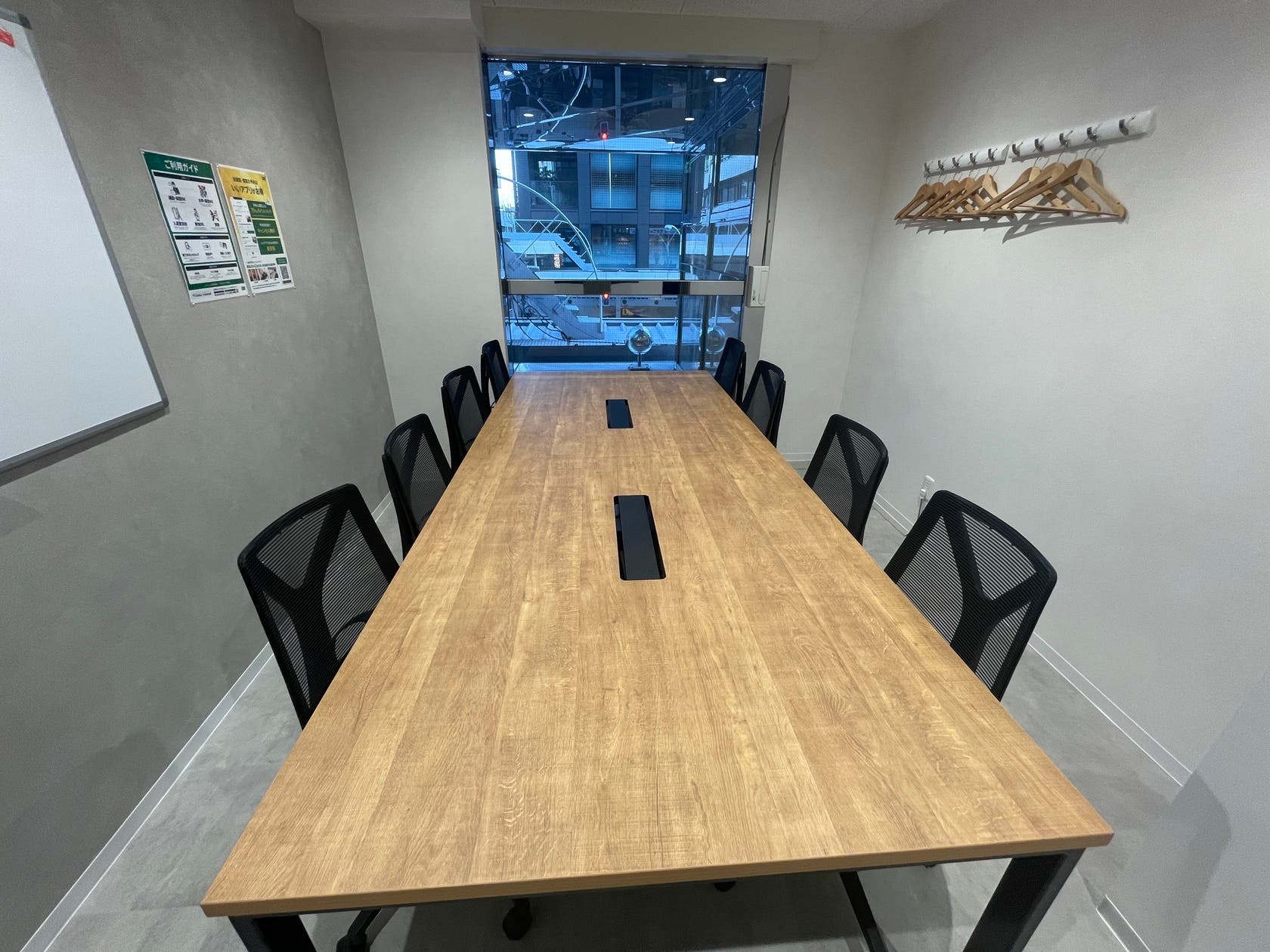 【京都河原町駅徒歩1分】モニター・ウォーターサーバーあり！8名会議室（Room A）※予約時間前は入室不可の写真2