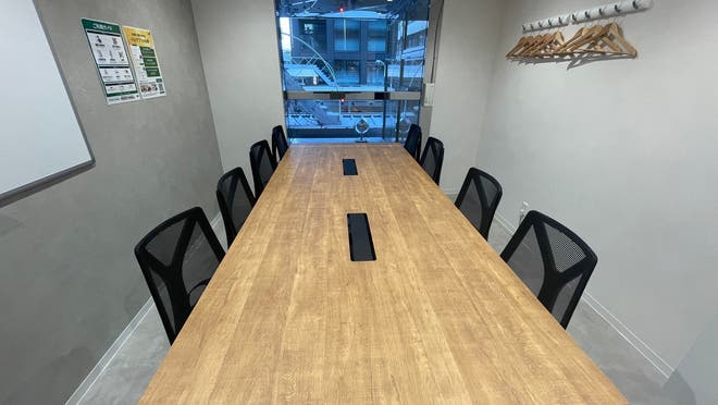 【京都河原町駅徒歩1分】モニター・ウォーターサーバーあり!8名会議室(Room A)※予約時間前は入室不可の写真2