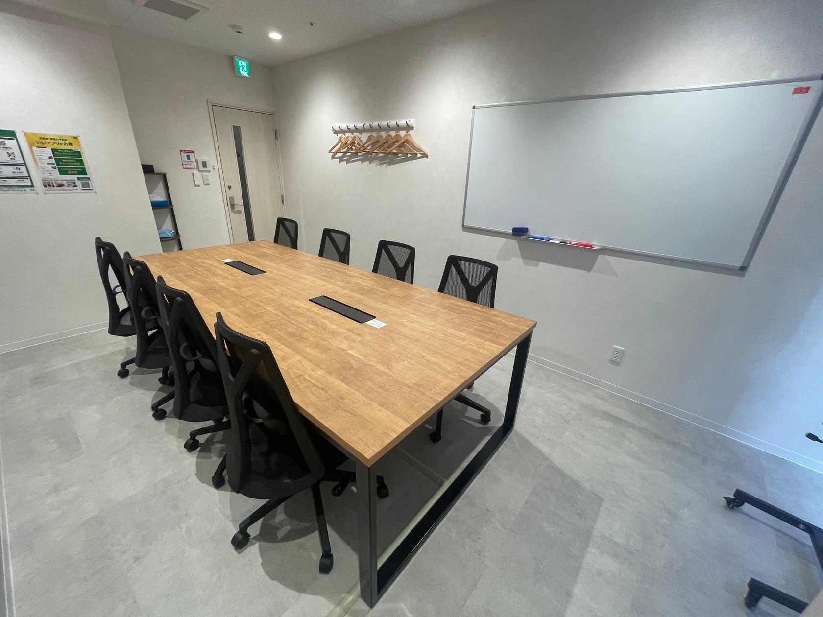 【京都河原町駅徒歩1分】モニター・ウォーターサーバーあり！8名会議室（Room E）※予約時間前は入室不可の写真2