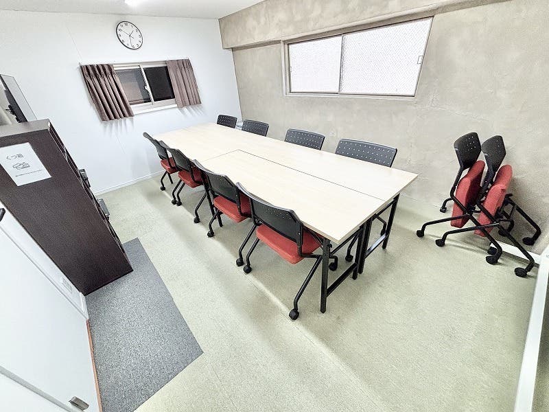 最大10名会議室（201号室）【成田駅から徒歩7分！駐車スペース十分！】モニター・ホワイトボード付き！の写真2