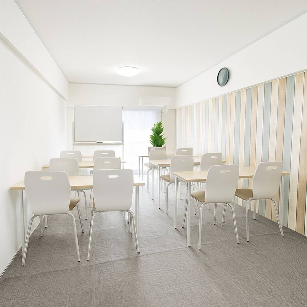 【FRIENDSⅧ】天神南駅徒歩10秒！会議、撮影、ボードゲーム、など可能！プロジェクター等無料！光回線の写真1