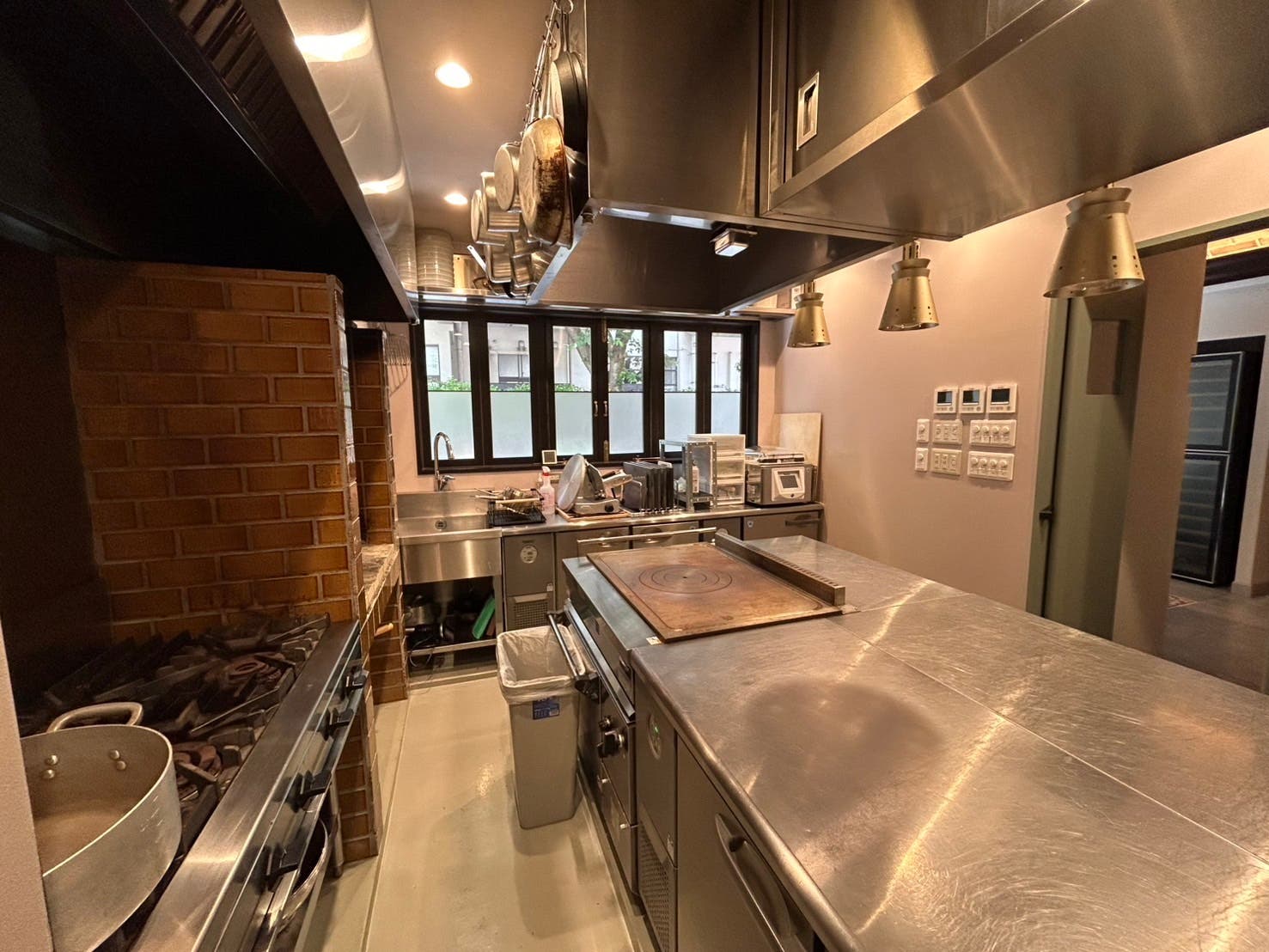 【飲食店営業許可有り】≪製造・試作に！プロ仕様の厨房機器がある本格キッチン！丸太町駅徒歩７分！≫の写真4