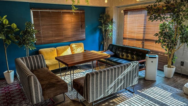 🌻新宿駅徒歩1分🌻ヴィンテージ風大人数スペース✨最上階で陽当たり抜群❗️立地最強❗🎉飲み会🍻打ち上げ🎊の写真6