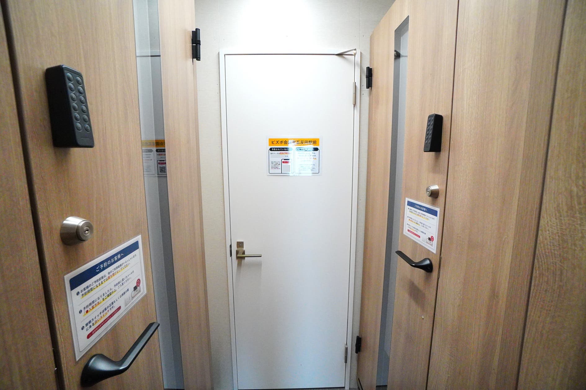 ＜ビズボ会議室五反田駅前＞浅草線徒歩1分・JR徒歩3分🚃光回線Wi-Fi📶プロジェクター🎥会議/商談/ワークショップ/撮影の写真9