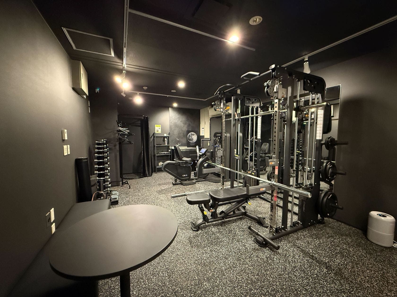 【下高井戸駅直結！】完全個室レンタルジム-何人で利用しても追加料金なし/パーソナルトレーニング利用OKの写真1
