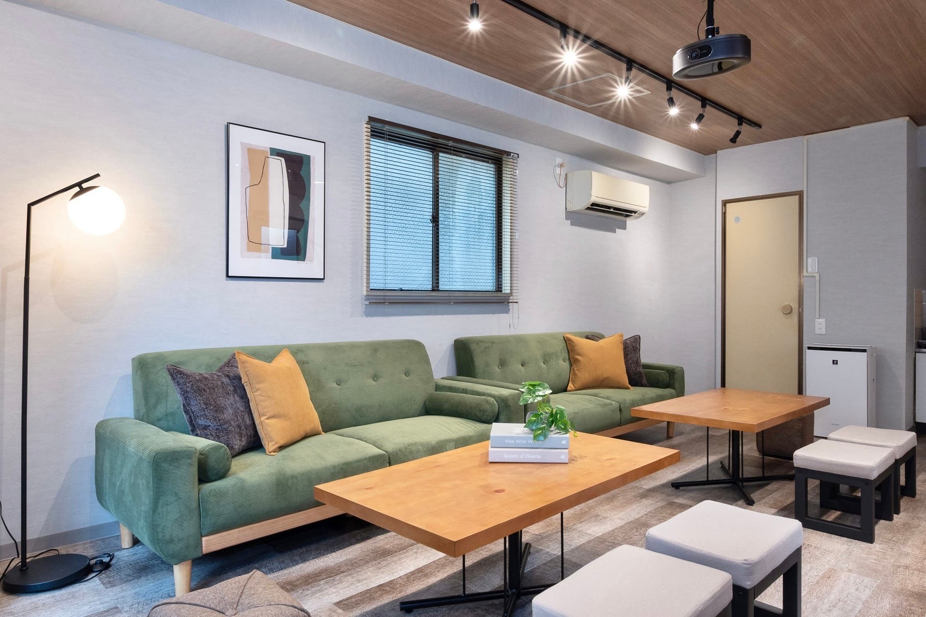 池袋駅4分🚃24H/最大18名着席🎉大型スクリーン🎬映画・大人気ゲーム機🎮おしゃれなケータリング♪の写真5