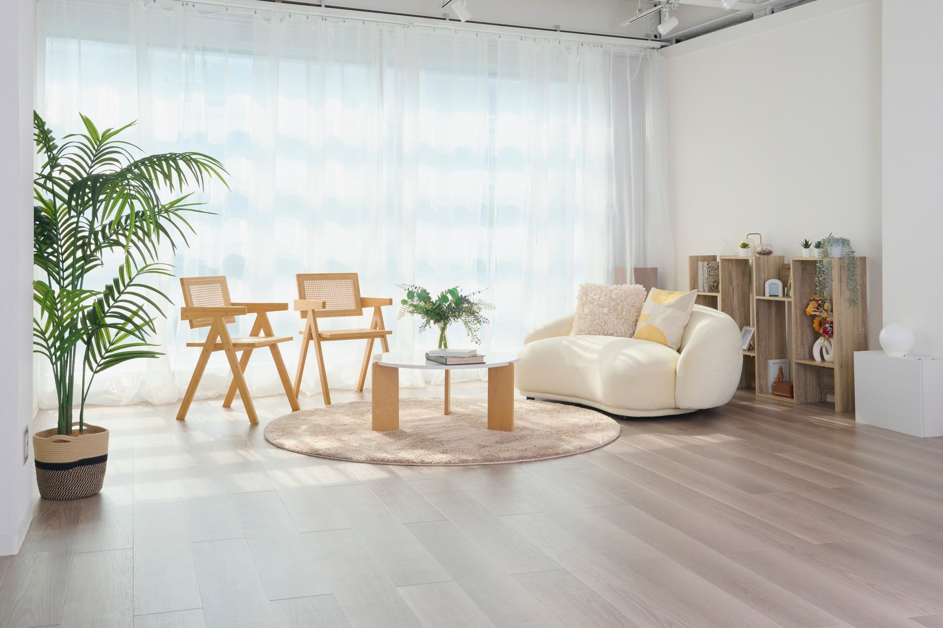 渋谷7分✨壁1面窓で採光◎明るい室内｜パーティーもOK🎉｜撮影機材無料の大型スタジオの写真1