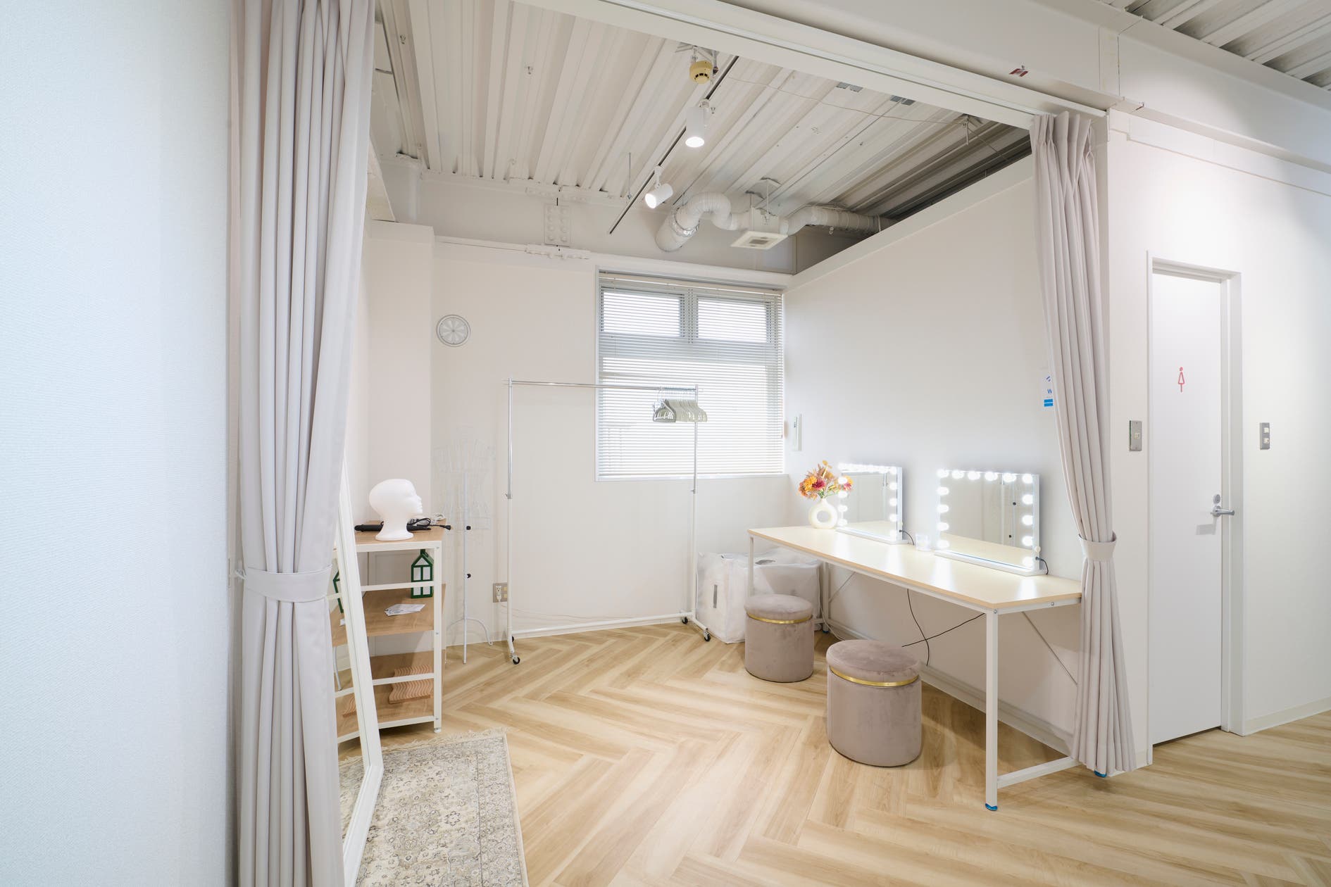 渋谷7分✨壁1面窓で採光◎明るい室内｜パーティーもOK🎉｜撮影機材無料の大型スタジオの写真8