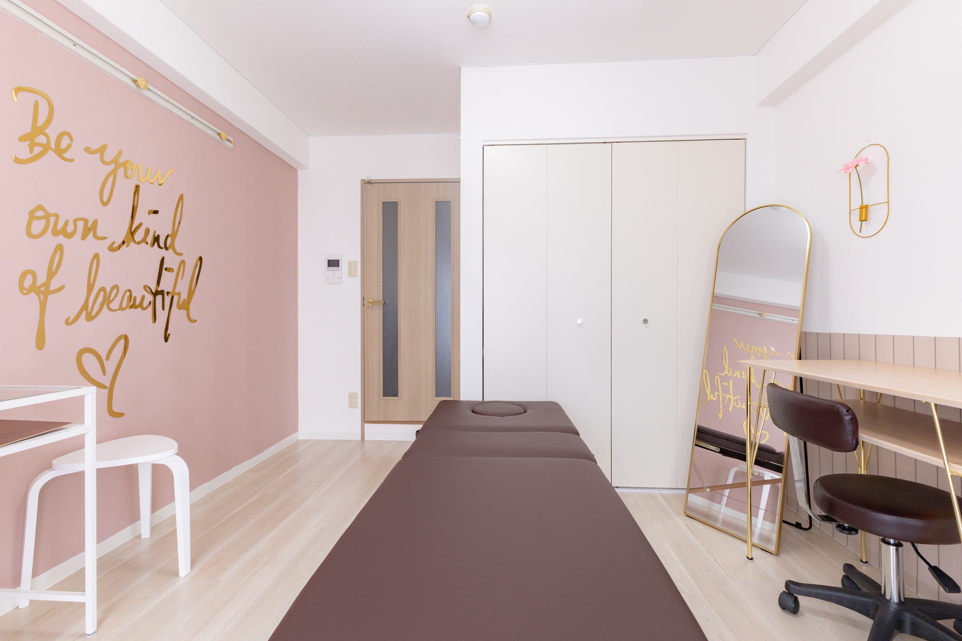 🎊Newオープン！新大阪駅徒歩5分のおしゃれサロン🎉完全個室の落ち着いたサロンです！の写真7