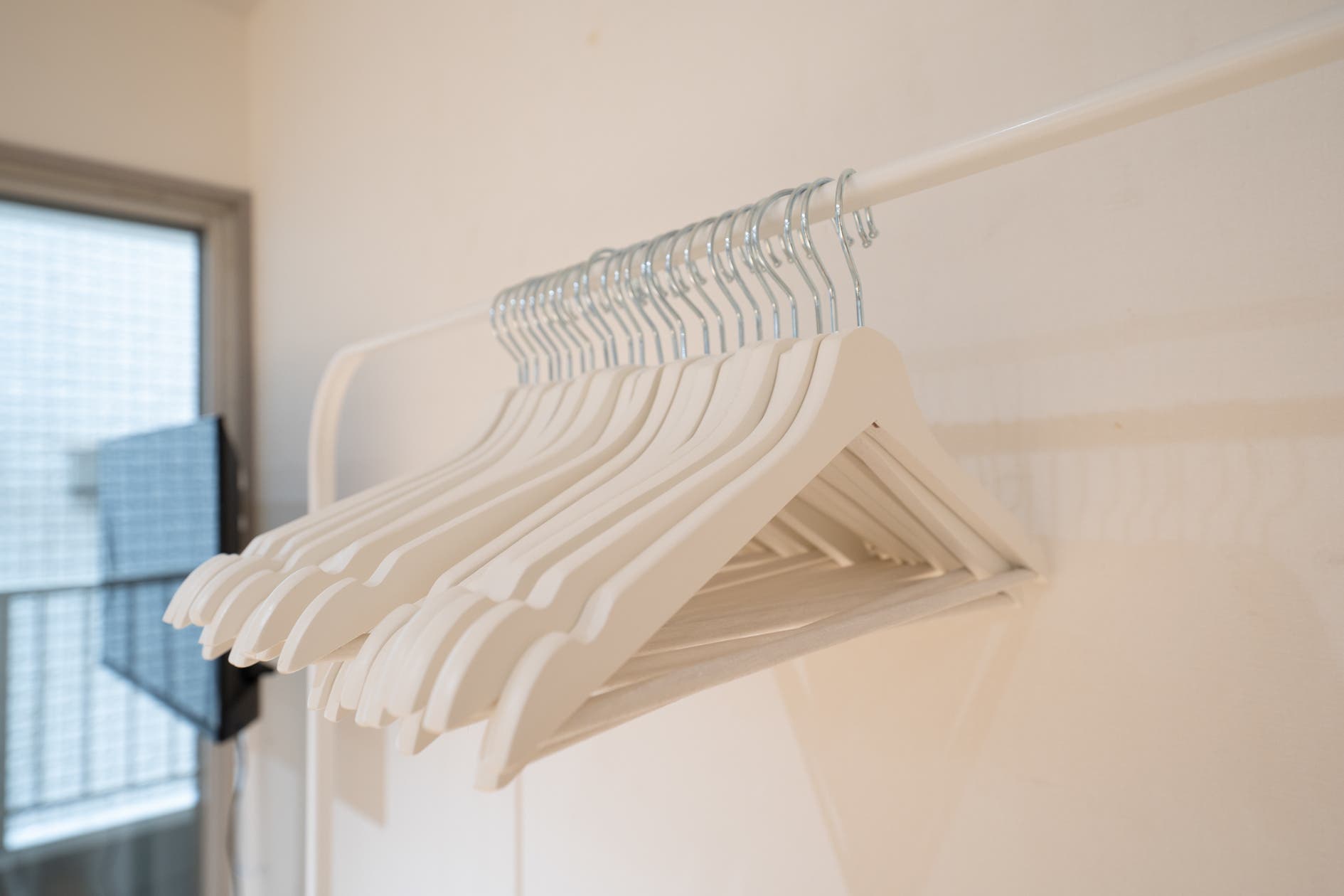 【冬季割⛄エリア最安】横浜関内フルリノベ済きれいなスタジオ｜5.7ｍ鏡・更衣室・モニター完備｜24時間営業中の写真10