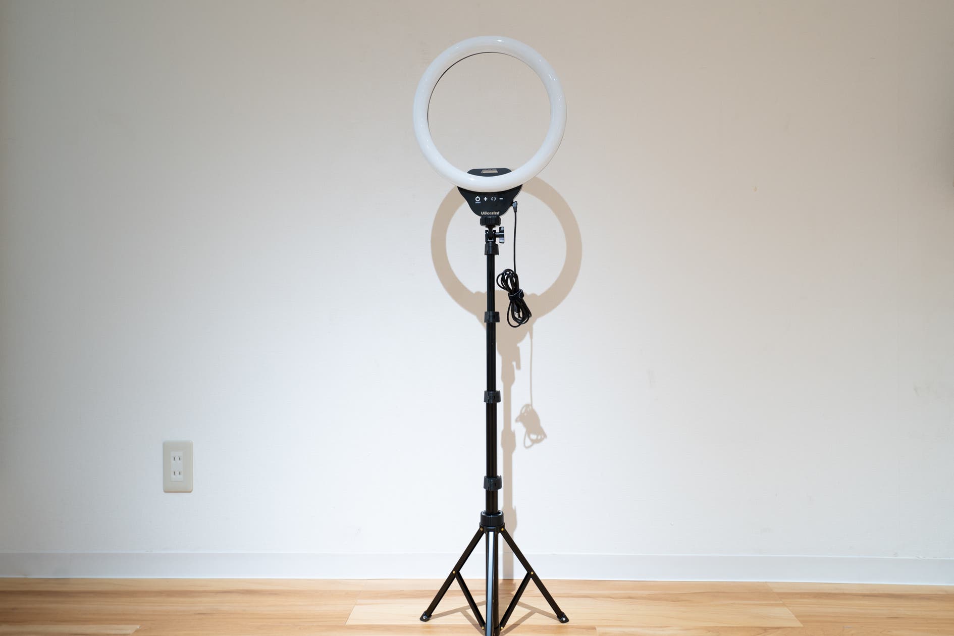 【冬季割⛄エリア最安】横浜関内フルリノベ済きれいなスタジオ｜5.7ｍ鏡・更衣室・モニター完備｜24時間営業中の写真11