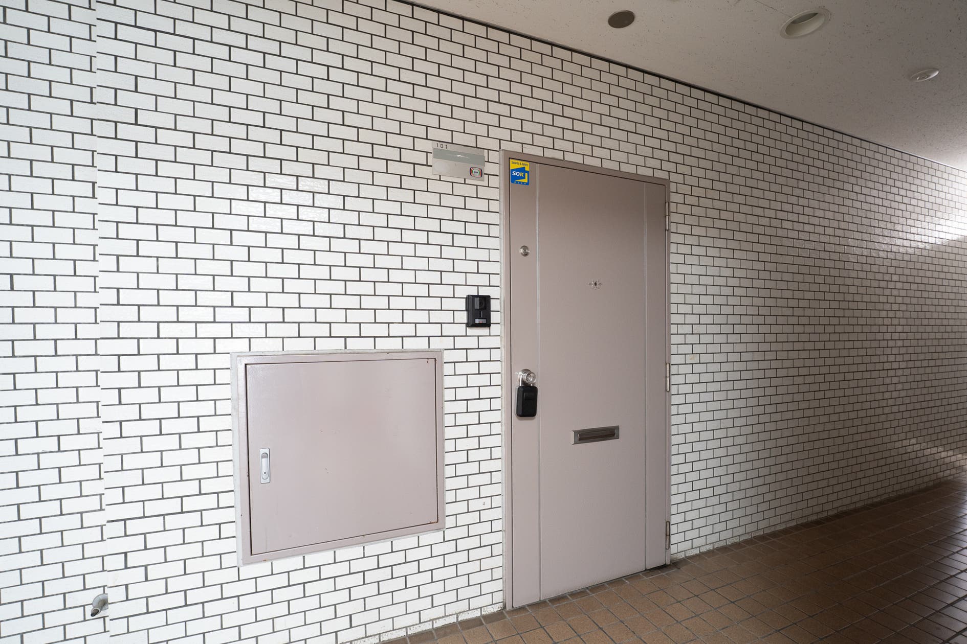 【冬季割⛄エリア最安】横浜関内フルリノベ済きれいなスタジオ｜5.7ｍ鏡・更衣室・モニター完備｜24時間営業中の写真17