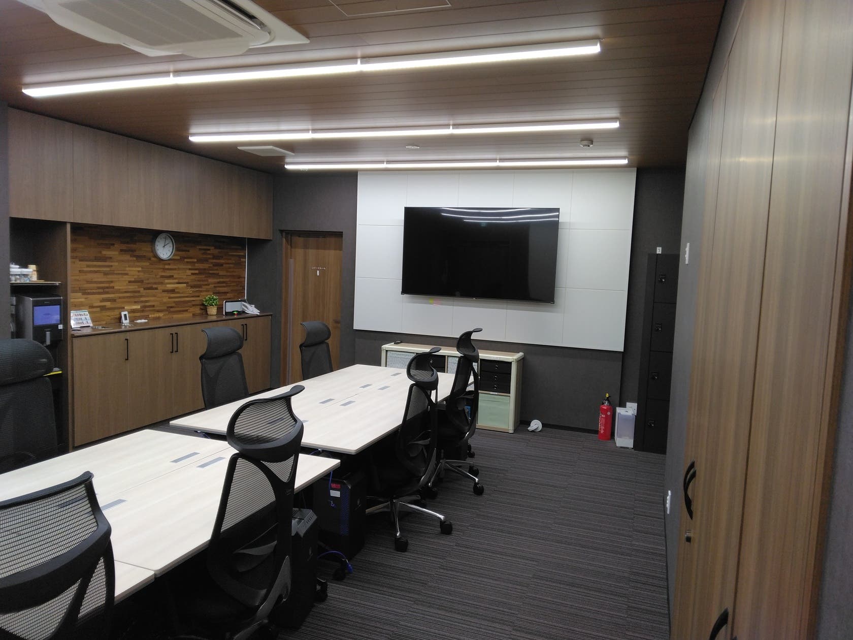 横須賀中央駅から徒歩圏の会議室の写真2