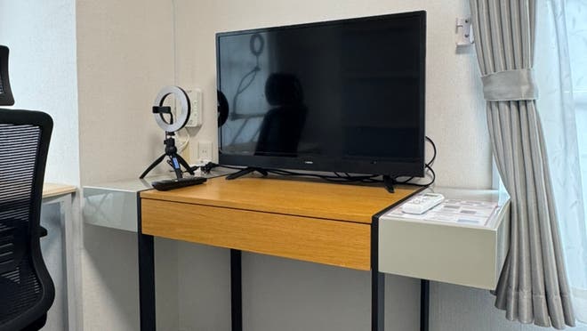 ライブ配信/テレワーク/Web会議/無料Wi-Fi完備/撮影用リングライト有/完全個室/2人掛けソファー【305号室】の写真3