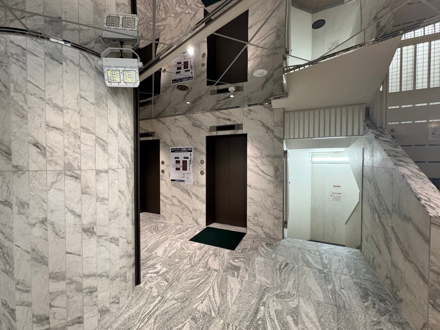 六本木駅徒歩15秒｜最大8名｜即予約｜ビジネスやパーティーの利用に最適！夜間の休憩利用も可能！ワンコイン会議室 六本木の写真19