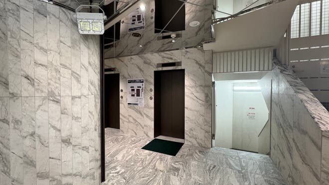 六本木駅徒歩15秒|最大8名|即予約|ビジネスやパーティーの利用に最適!夜間の休憩利用も可能!ワンコイン会議室 六本木の写真19