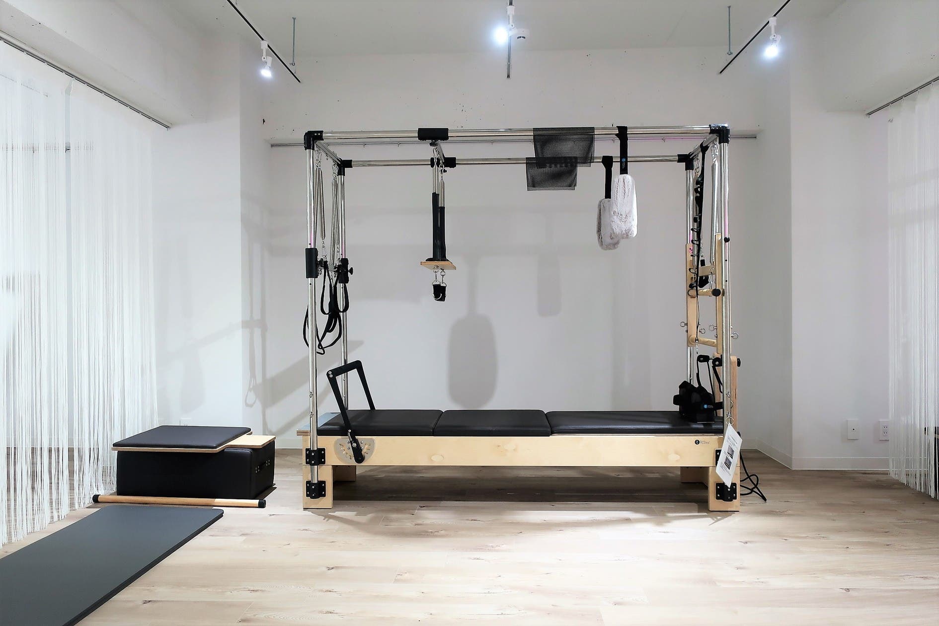【ブース②】 ピラティスマシン完備 関内駅1分🚃160㎡の広々空間/明るい綺麗なスタジオ🌈マット/ボール/リング充実設備の写真1