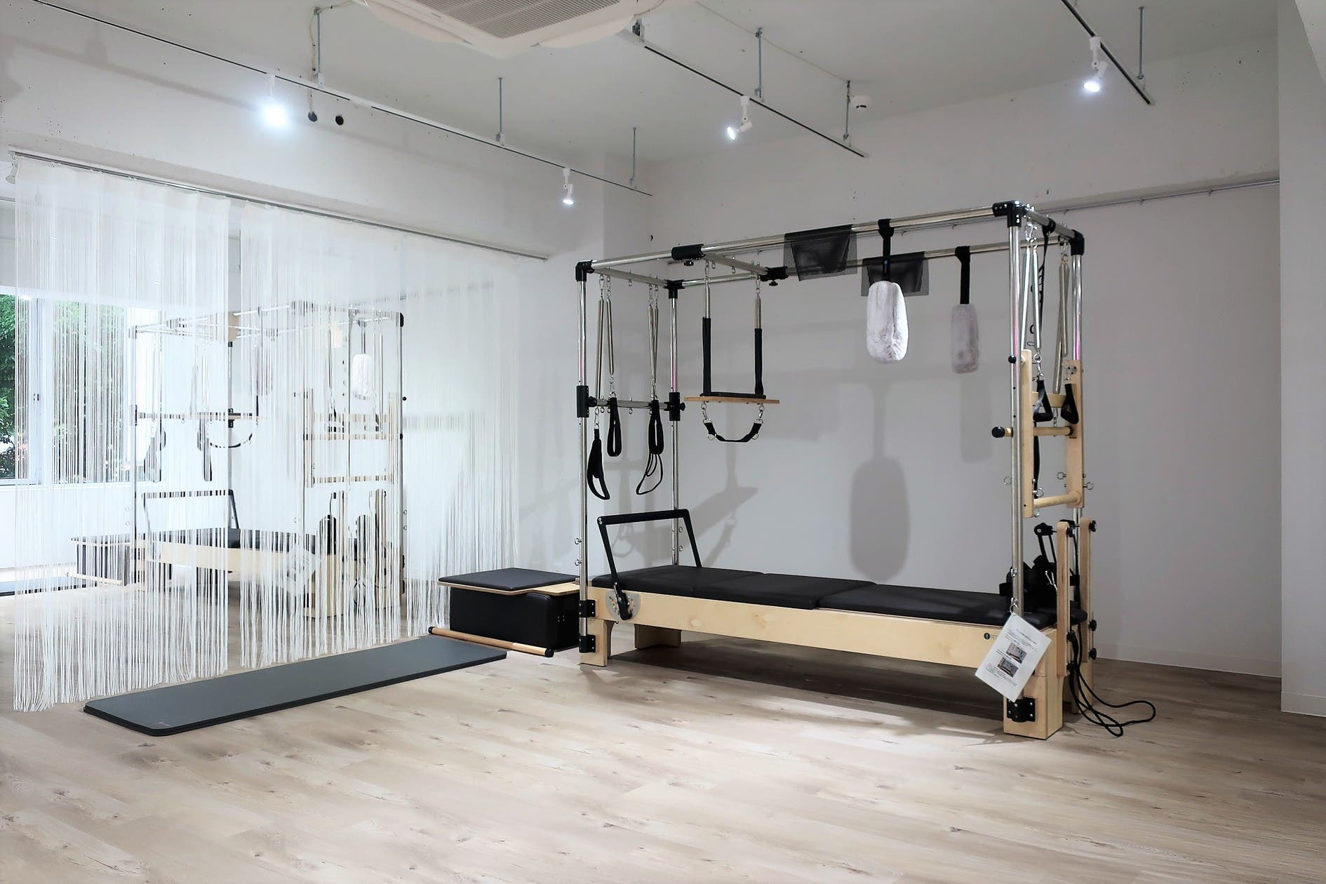 【ブース②】 ピラティスマシン完備 関内駅1分🚃160㎡の広々空間/明るい綺麗なスタジオ🌈マット/ボール/リング充実設備の写真2