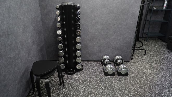 〈渋谷駅徒歩1分!🚶♂️〉17㎡/本格マルチマシン完備のトレーニングルーム/撮影・レッスン利用OK/ルービー渋谷room1の写真2